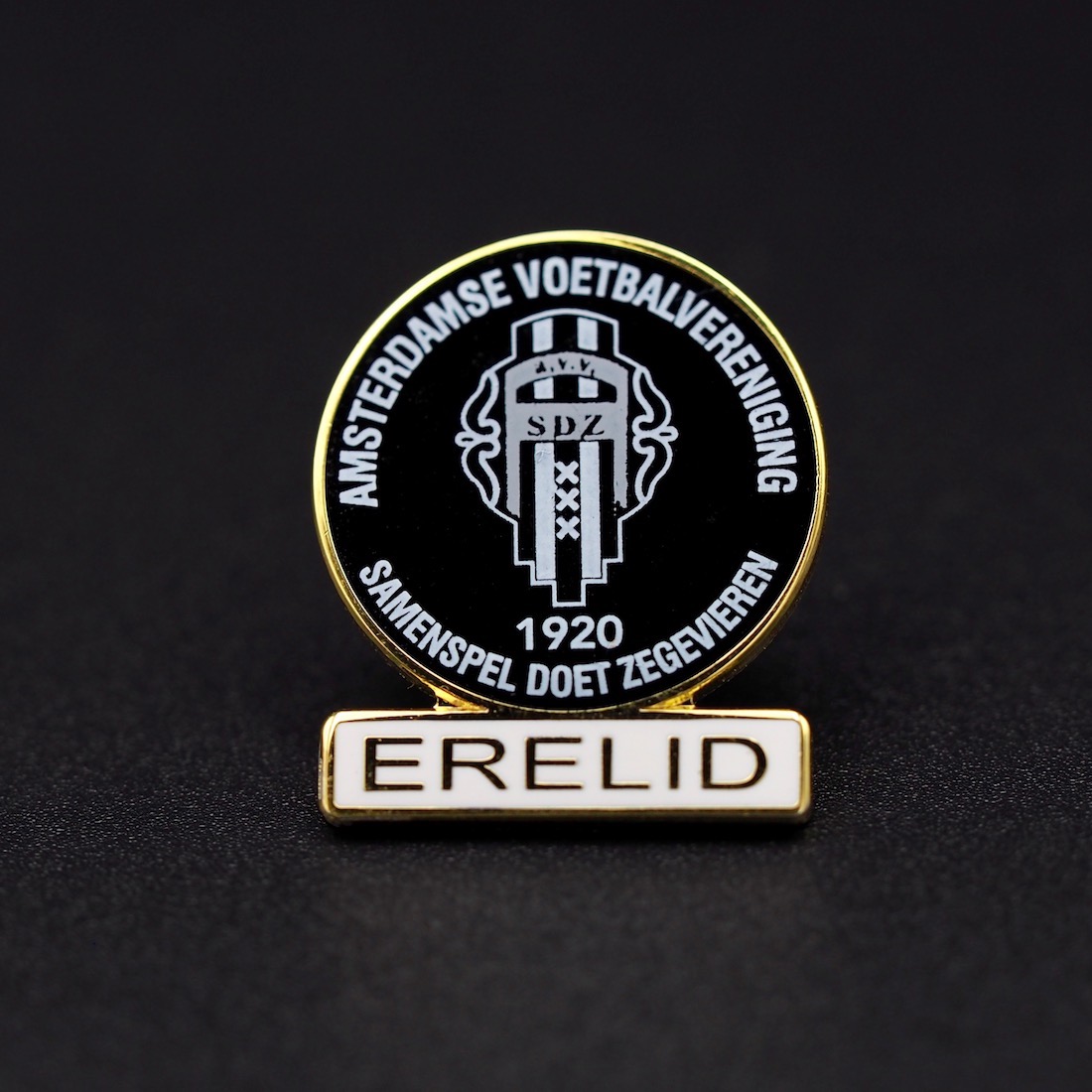 Voor elk soort speldje of pin - Pin's Passion in Nederland